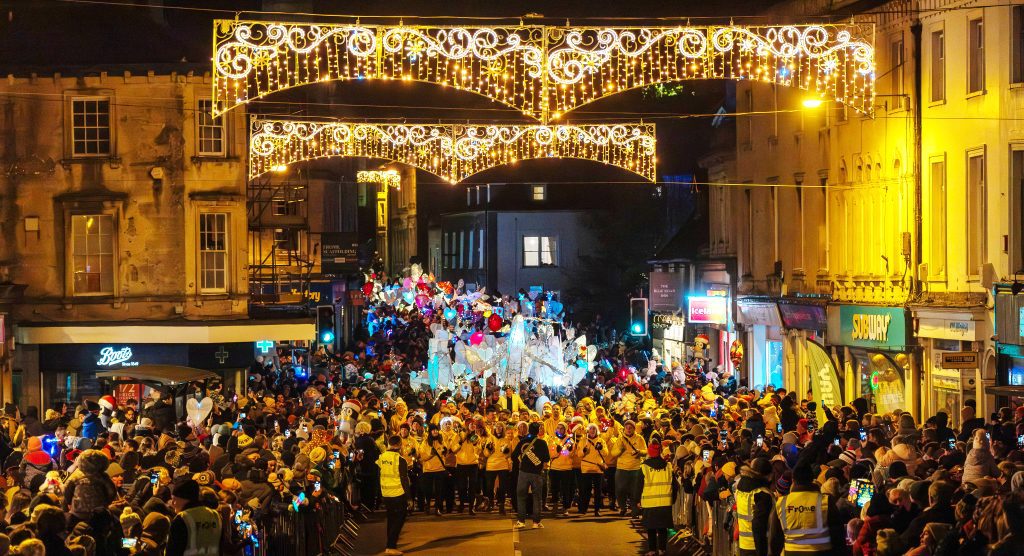 Thousands line streets to welcome Christmas in Frome - Frome Times