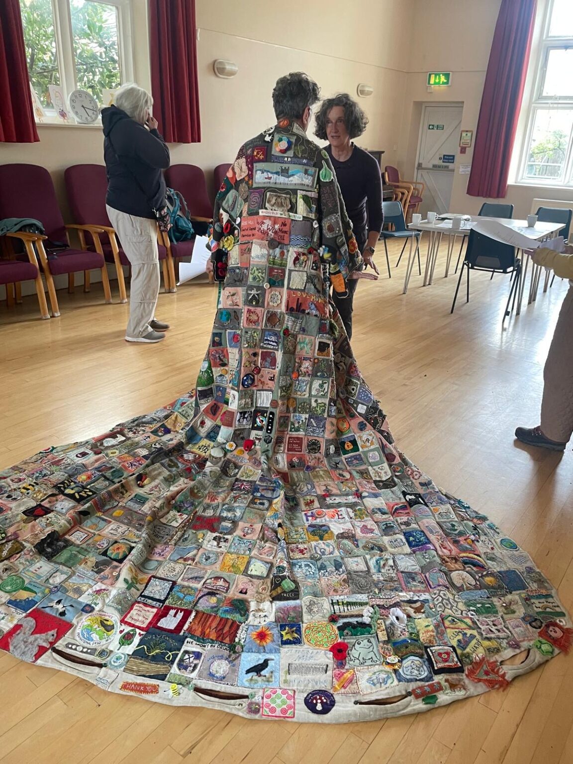 Coat of Hopes arrives in Frome during nationwide climate pilgrimage ...
