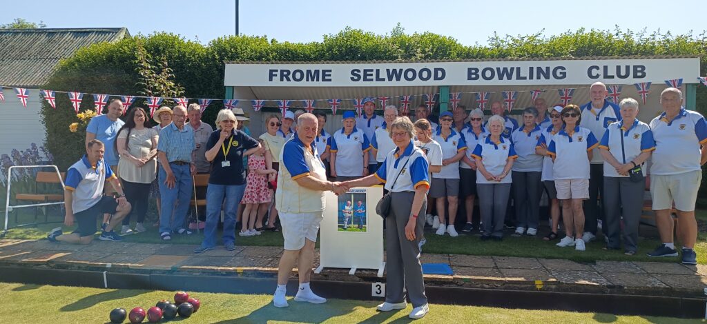 Bowls players complete 24-hour challenge in scorching heat - Frome Times